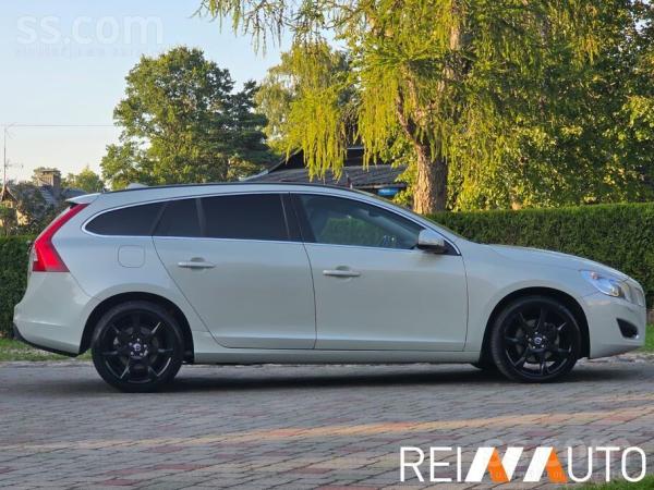 White Volvo V60 2012 in Riga, with an engine capacity of 2.00 L and mileage of 292 thousand km for 6350 €, photo 6 on AUTOMOTO.COM.LV