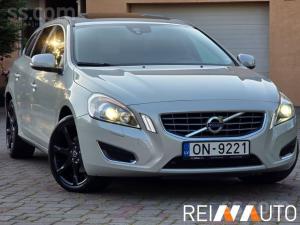 White Volvo V60 2012 in Riga, with an engine capacity of 2.00 L and mileage of 292 thousand km for 6350 €, photo 8 on AUTOMOTO.COM.LV
