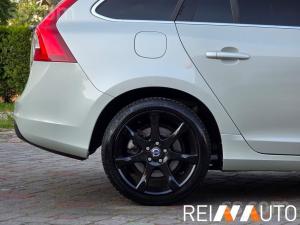 White Volvo V60 2012 in Riga, with an engine capacity of 2.00 L and mileage of 292 thousand km for 6350 €, photo 12 on AUTOMOTO.COM.LV