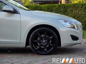 White Volvo V60 2012 in Riga, with an engine capacity of 2.00 L and mileage of 292 thousand km for 6350 €, photo 13 on AUTOMOTO.COM.LV