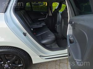White Volvo V60 2012 in Riga, with an engine capacity of 2.00 L and mileage of 292 thousand km for 6350 €, photo 16 on AUTOMOTO.COM.LV