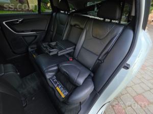 White Volvo V60 2012 in Riga, with an engine capacity of 2.00 L and mileage of 292 thousand km for 6350 €, photo 18 on AUTOMOTO.COM.LV