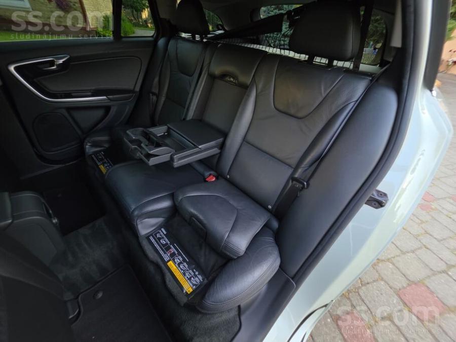 White Volvo V60 2012 in Riga, with an engine capacity of 2.00 L and mileage of 292 thousand km for 6350 €, photo 18 on AUTOMOTO.COM.LV