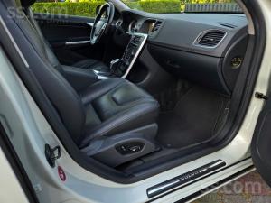 White Volvo V60 2012 in Riga, with an engine capacity of 2.00 L and mileage of 292 thousand km for 6350 €, photo 20 on AUTOMOTO.COM.LV