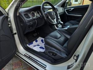 White Volvo V60 2012 in Riga, with an engine capacity of 2.00 L and mileage of 292 thousand km for 6350 €, photo 24 on AUTOMOTO.COM.LV