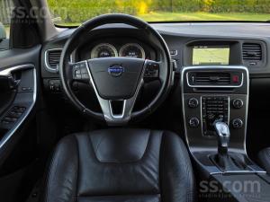White Volvo V60 2012 in Riga, with an engine capacity of 2.00 L and mileage of 292 thousand km for 6350 €, photo 26 on AUTOMOTO.COM.LV