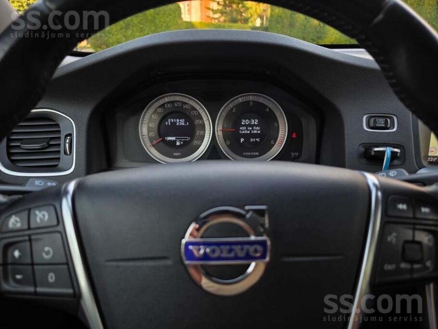 White Volvo V60 2012 in Riga, with an engine capacity of 2.00 L and mileage of 292 thousand km for 6350 €, photo 29 on AUTOMOTO.COM.LV