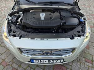 White Volvo V60 2012 in Riga, with an engine capacity of 2.00 L and mileage of 292 thousand km for 6350 €, photo 33 on AUTOMOTO.COM.LV