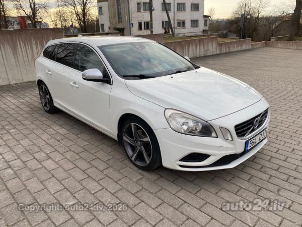 White Volvo V60 2012 in Rakvere, with an engine capacity of 1.60 L and mileage of 315 thousand km for 4700 €, photo 2 on AUTOMOTO.COM.LV