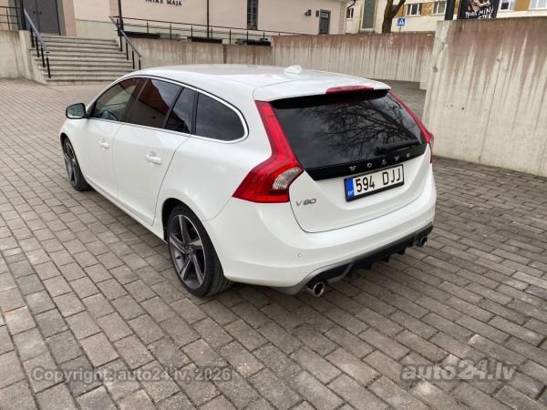 White Volvo V60 2012 in Rakvere, with an engine capacity of 1.60 L and mileage of 315 thousand km for 4700 €, photo 4 on AUTOMOTO.COM.LV