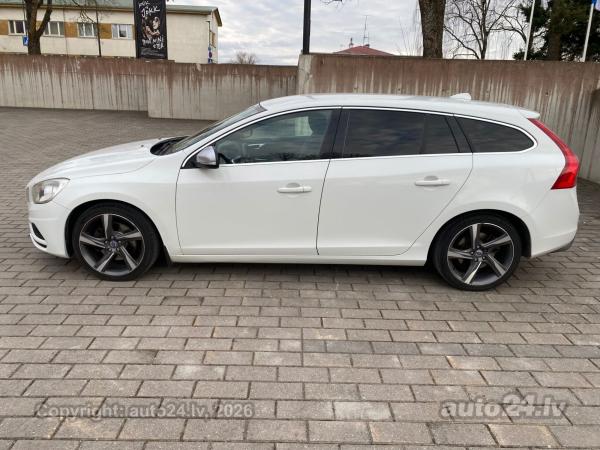 White Volvo V60 2012 in Rakvere, with an engine capacity of 1.60 L and mileage of 315 thousand km for 4700 €, photo 3 on AUTOMOTO.COM.LV