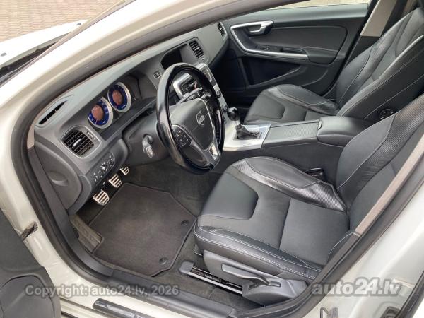 White Volvo V60 2012 in Rakvere, with an engine capacity of 1.60 L and mileage of 315 thousand km for 4700 €, photo 5 on AUTOMOTO.COM.LV