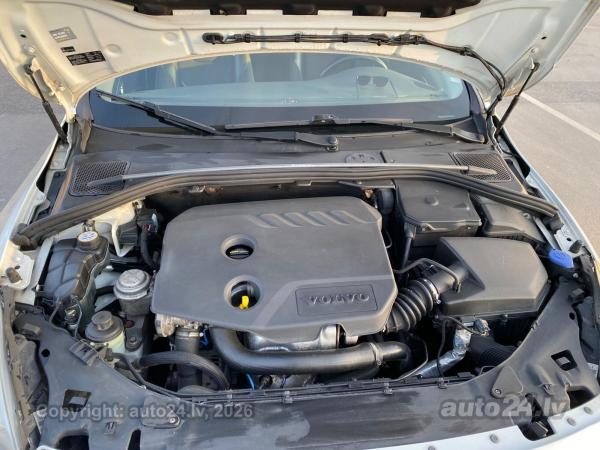 White Volvo V60 2012 in Rakvere, with an engine capacity of 1.60 L and mileage of 315 thousand km for 4700 €, photo 8 on AUTOMOTO.COM.LV
