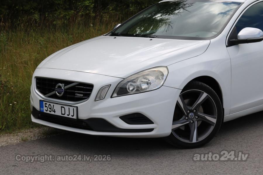 White Volvo V60 2012 in Tallinn, with an engine capacity of 1.60 L and mileage of 315 thousand km for 4999 €, photo 3 on AUTOMOTO.COM.LV
