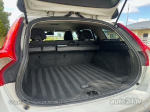 White Volvo V60 2012 in Tallinn, with an engine capacity of 1.60 L and mileage of 315 thousand km for 4999 €, photo 13 on AUTOMOTO.COM.LV