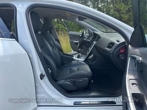 White Volvo V60 2012 in Tallinn, with an engine capacity of 1.60 L and mileage of 315 thousand km for 4999 €, photo 19 on AUTOMOTO.COM.LV