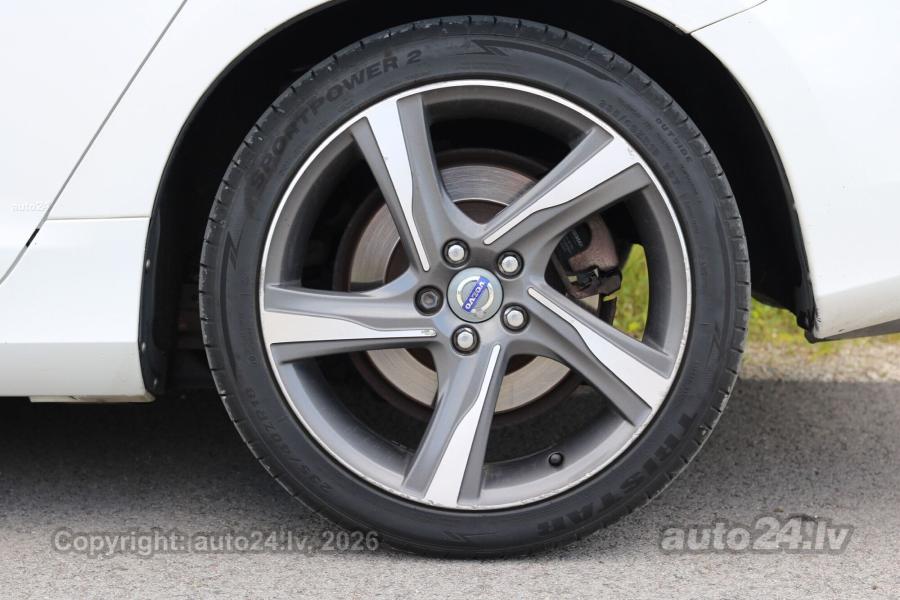 White Volvo V60 2012 in Tallinn, with an engine capacity of 1.60 L and mileage of 315 thousand km for 4999 €, photo 24 on AUTOMOTO.COM.LV