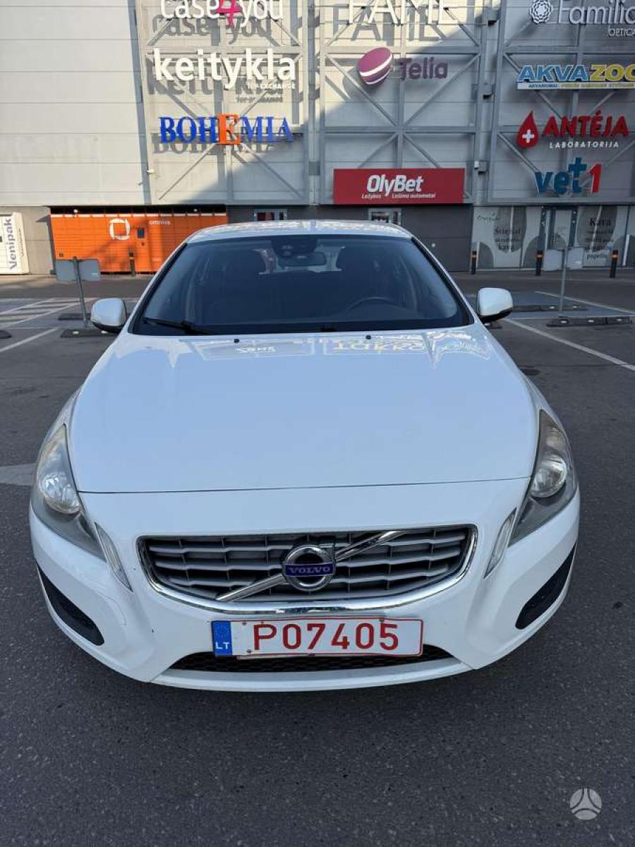 Balts Volvo V60 2012 Viļņa, ar dzinēja tilpumu 1.56 L un nobraukumu 328 tūkst. km par 3999 €, foto 3 vietnē AUTOMOTO.COM.LV
