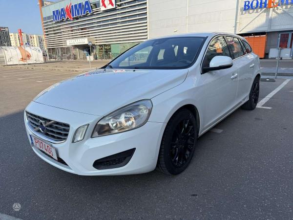 Balts Volvo V60 2012 Viļņa, ar dzinēja tilpumu 1.56 L un nobraukumu 328 tūkst. km par 3999 €, foto 3 vietnē AUTOMOTO.COM.LV