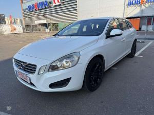 Balts Volvo V60 2012 Viļņa, ar dzinēja tilpumu 1.56 L un nobraukumu 328 tūkst. km par 3999 €, foto 4 vietnē AUTOMOTO.COM.LV