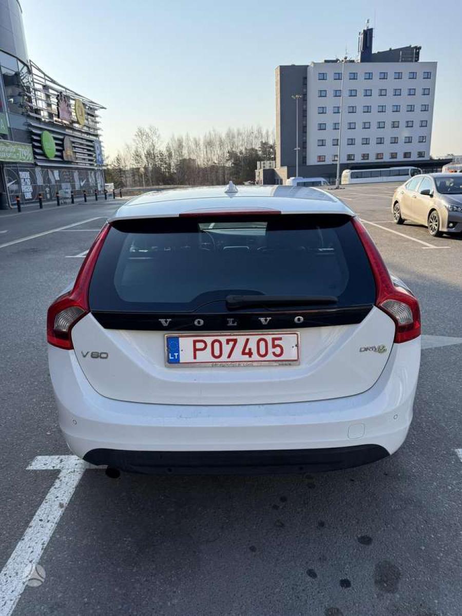 Balts Volvo V60 2012 Viļņa, ar dzinēja tilpumu 1.56 L un nobraukumu 328 tūkst. km par 3999 €, foto 5 vietnē AUTOMOTO.COM.LV