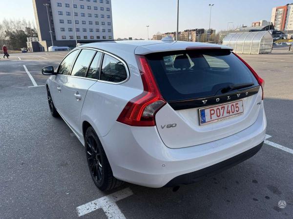 Balts Volvo V60 2012 Viļņa, ar dzinēja tilpumu 1.56 L un nobraukumu 328 tūkst. km par 3999 €, foto 6 vietnē AUTOMOTO.COM.LV