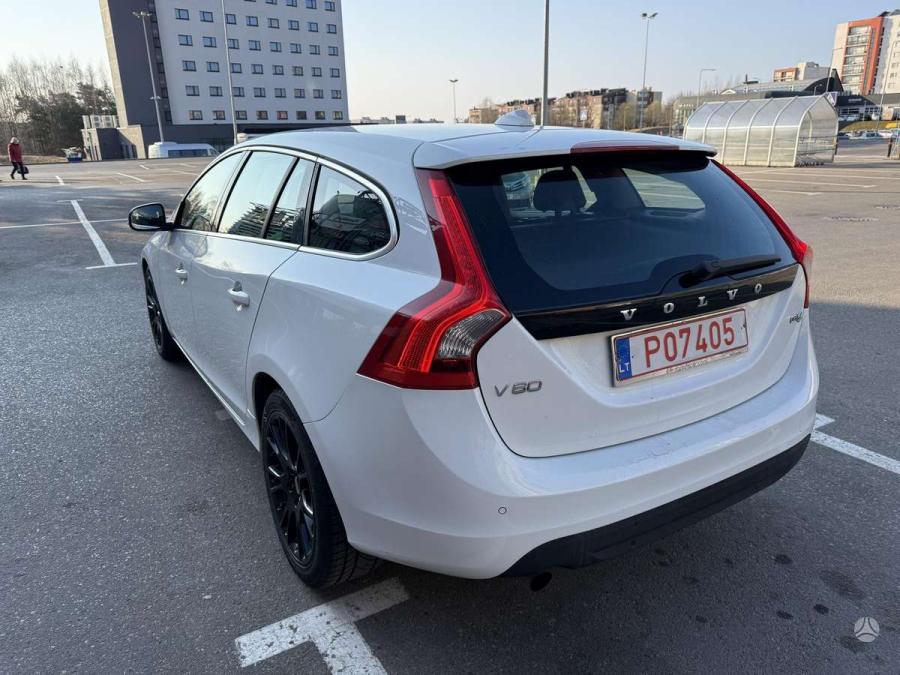 Balts Volvo V60 2012 Viļņa, ar dzinēja tilpumu 1.56 L un nobraukumu 328 tūkst. km par 3999 €, foto 7 vietnē AUTOMOTO.COM.LV