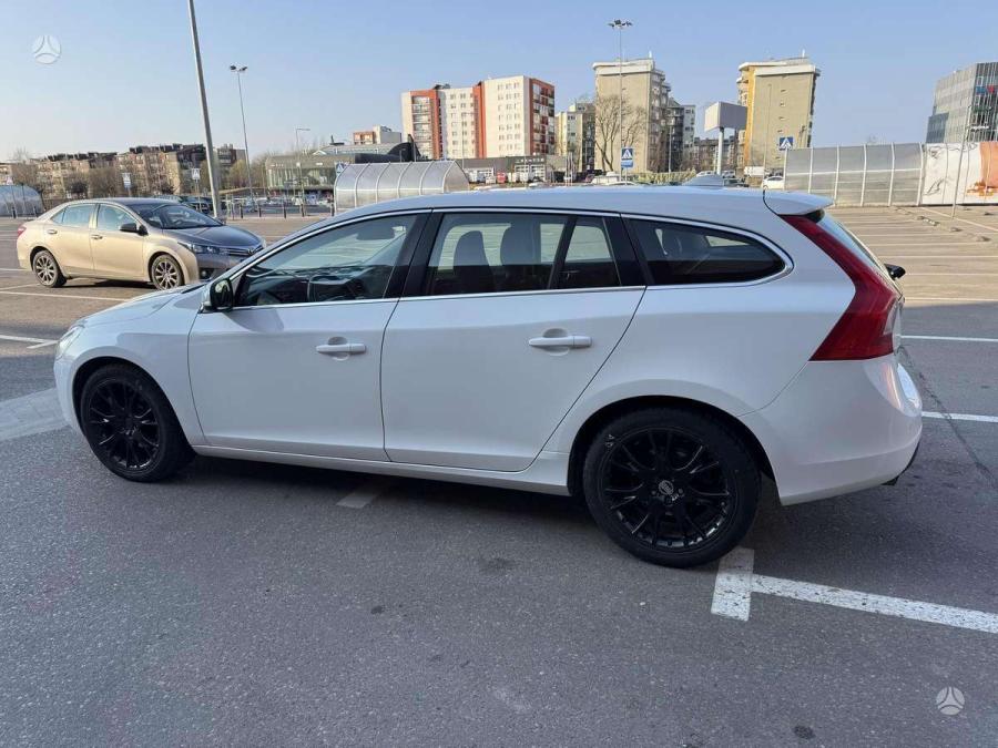 Balts Volvo V60 2012 Viļņa, ar dzinēja tilpumu 1.56 L un nobraukumu 328 tūkst. km par 3999 €, foto 9 vietnē AUTOMOTO.COM.LV