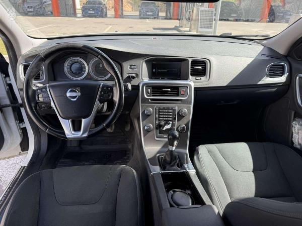 Balts Volvo V60 2012 Viļņa, ar dzinēja tilpumu 1.56 L un nobraukumu 328 tūkst. km par 3999 €, foto 10 vietnē AUTOMOTO.COM.LV