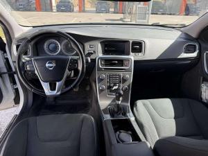 Balts Volvo V60 2012 Viļņa, ar dzinēja tilpumu 1.56 L un nobraukumu 328 tūkst. km par 3999 €, foto 11 vietnē AUTOMOTO.COM.LV