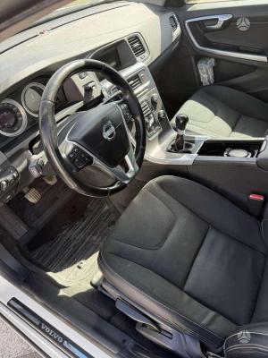 Balts Volvo V60 2012 Viļņa, ar dzinēja tilpumu 1.56 L un nobraukumu 328 tūkst. km par 3999 €, foto 12 vietnē AUTOMOTO.COM.LV
