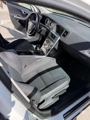 Balts Volvo V60 2012 Viļņa, ar dzinēja tilpumu 1.56 L un nobraukumu 328 tūkst. km par 3999 €, foto 13 vietnē AUTOMOTO.COM.LV