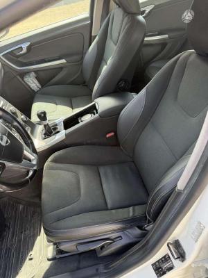 Balts Volvo V60 2012 Viļņa, ar dzinēja tilpumu 1.56 L un nobraukumu 328 tūkst. km par 3999 €, foto 15 vietnē AUTOMOTO.COM.LV