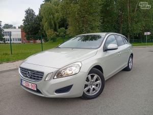 White Volvo V60 2012 in Vilnius, with an engine capacity of 1.60 L and mileage of 212 thousand km for 5500 €, photo  on AUTOMOTO.COM.LV