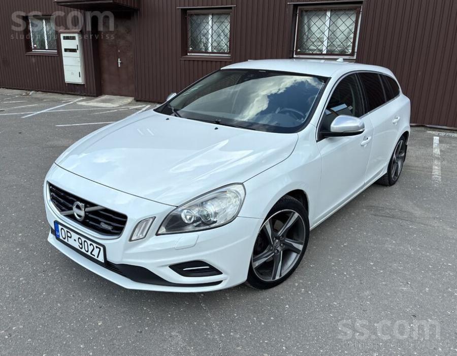 White Volvo V60 2012 in Riga, with an engine capacity of 2.00 L and mileage of 293 thousand km for 5250 €, photo 1 on AUTOMOTO.COM.LV