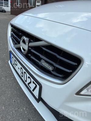 White Volvo V60 2012 in Riga, with an engine capacity of 2.00 L and mileage of 293 thousand km for 5250 €, photo 5 on AUTOMOTO.COM.LV