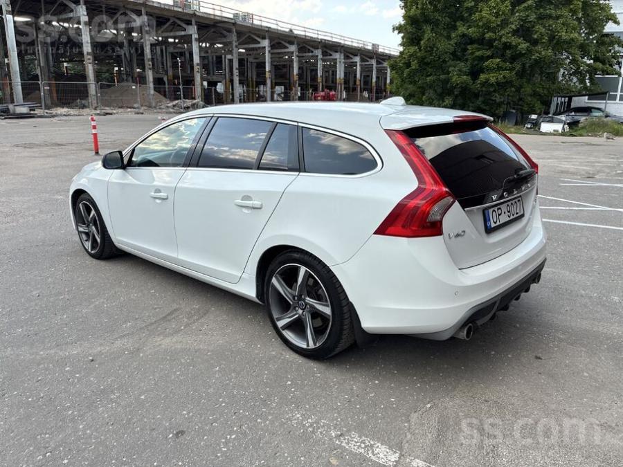 White Volvo V60 2012 in Riga, with an engine capacity of 2.00 L and mileage of 293 thousand km for 5250 €, photo 6 on AUTOMOTO.COM.LV