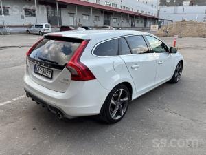 White Volvo V60 2012 in Riga, with an engine capacity of 2.00 L and mileage of 293 thousand km for 5250 €, photo 7 on AUTOMOTO.COM.LV