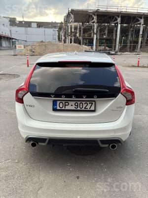 White Volvo V60 2012 in Riga, with an engine capacity of 2.00 L and mileage of 293 thousand km for 5250 €, photo 8 on AUTOMOTO.COM.LV