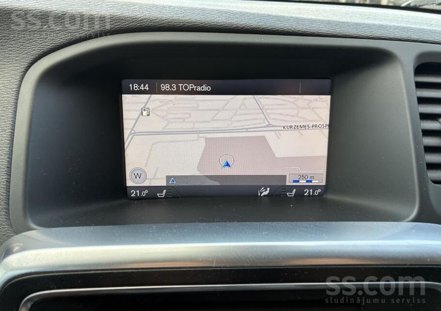 White Volvo V60 2012 in Riga, with an engine capacity of 2.00 L and mileage of 293 thousand km for 5250 €, photo 15 on AUTOMOTO.COM.LV