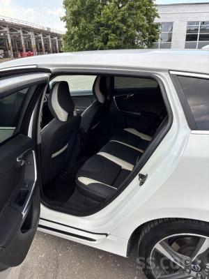 White Volvo V60 2012 in Riga, with an engine capacity of 2.00 L and mileage of 293 thousand km for 5250 €, photo 18 on AUTOMOTO.COM.LV