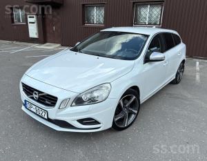 Balts Volvo V60 2012 Rīga, ar dzinēja tilpumu 2.00 L un nobraukumu 293 tūkst. km par 5250 €, foto 1 vietnē AUTOMOTO.COM.LV