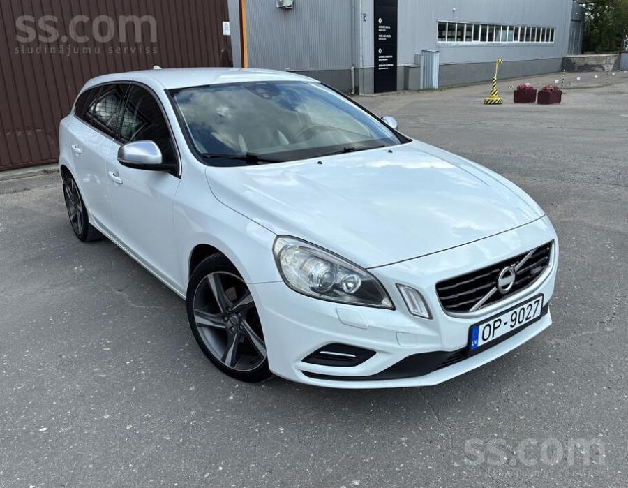 Balts Volvo V60 2012 Rīga, ar dzinēja tilpumu 2.00 L un nobraukumu 293 tūkst. km par 5250 €, foto 3 vietnē AUTOMOTO.COM.LV