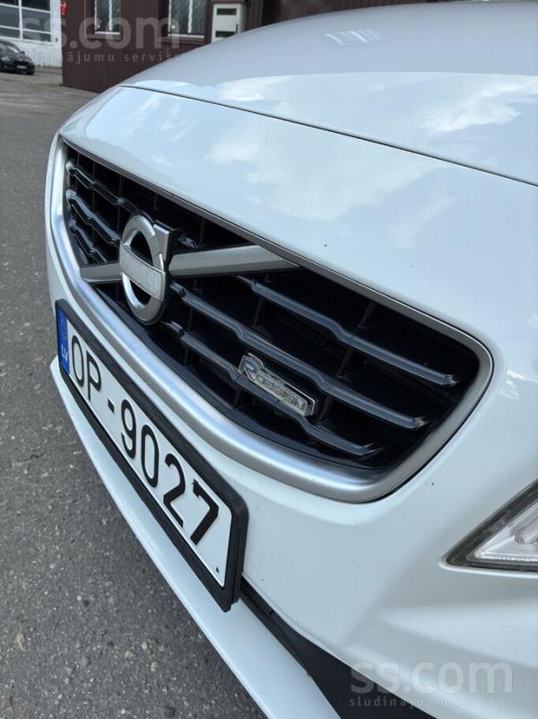 Balts Volvo V60 2012 Rīga, ar dzinēja tilpumu 2.00 L un nobraukumu 293 tūkst. km par 5250 €, foto 4 vietnē AUTOMOTO.COM.LV