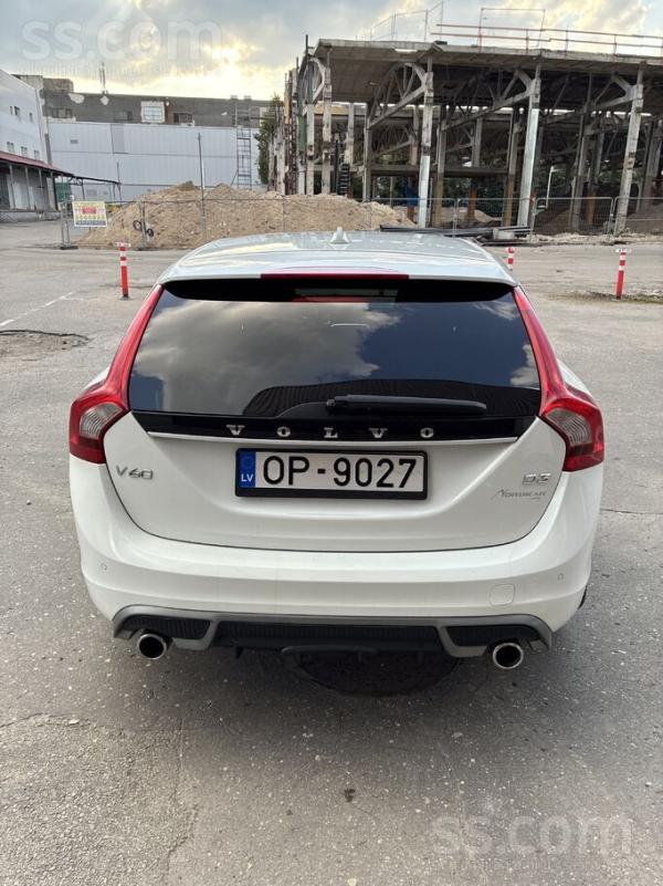 Balts Volvo V60 2012 Rīga, ar dzinēja tilpumu 2.00 L un nobraukumu 293 tūkst. km par 5250 €, foto 7 vietnē AUTOMOTO.COM.LV