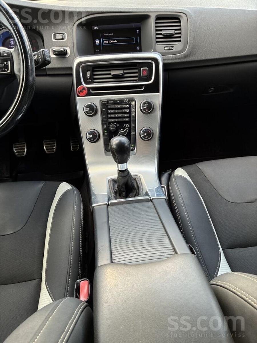 Balts Volvo V60 2012 Rīga, ar dzinēja tilpumu 2.00 L un nobraukumu 293 tūkst. km par 5250 €, foto 13 vietnē AUTOMOTO.COM.LV