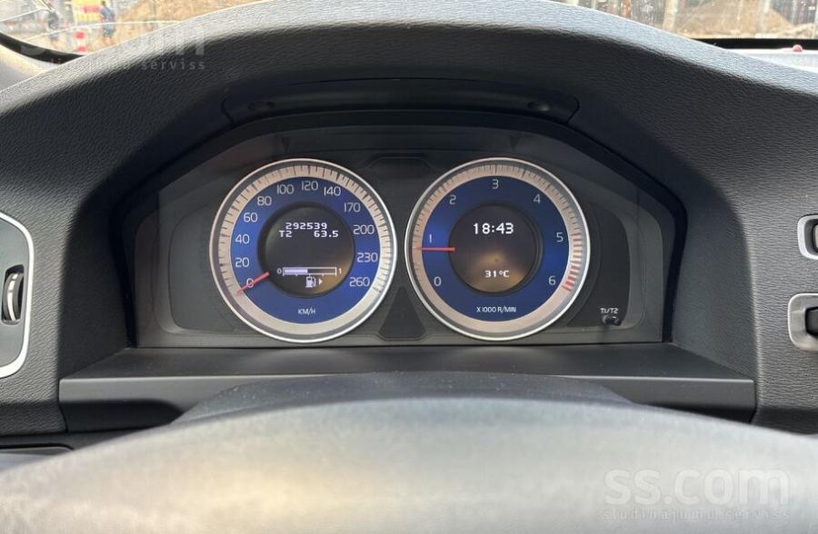 Balts Volvo V60 2012 Rīga, ar dzinēja tilpumu 2.00 L un nobraukumu 293 tūkst. km par 5250 €, foto 16 vietnē AUTOMOTO.COM.LV