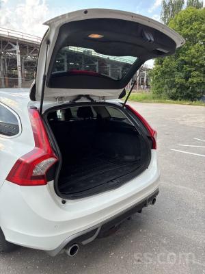 Balts Volvo V60 2012 Rīga, ar dzinēja tilpumu 2.00 L un nobraukumu 293 tūkst. km par 5250 €, foto 20 vietnē AUTOMOTO.COM.LV