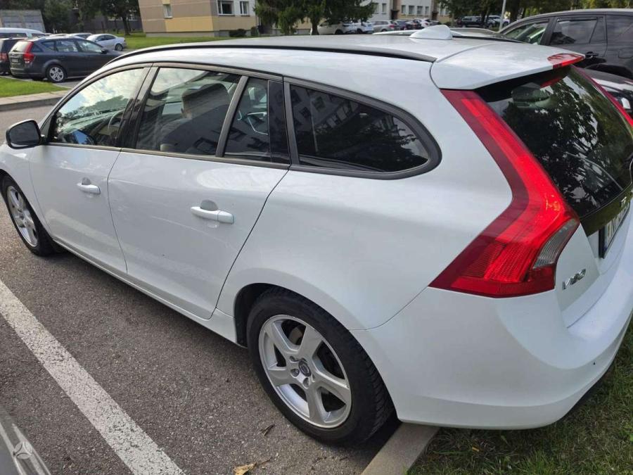 Balts Volvo V60 2012 Jonava, ar dzinēja tilpumu 1.60 L un nobraukumu 238 tūkst. km par 6800 €, foto 4 vietnē AUTOMOTO.COM.LV