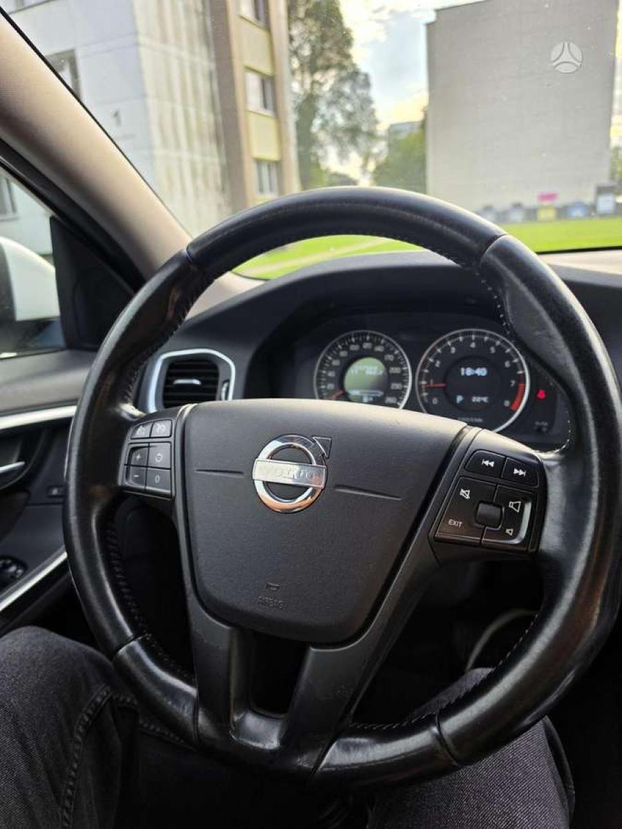 Balts Volvo V60 2012 Jonava, ar dzinēja tilpumu 1.60 L un nobraukumu 238 tūkst. km par 6800 €, foto 12 vietnē AUTOMOTO.COM.LV